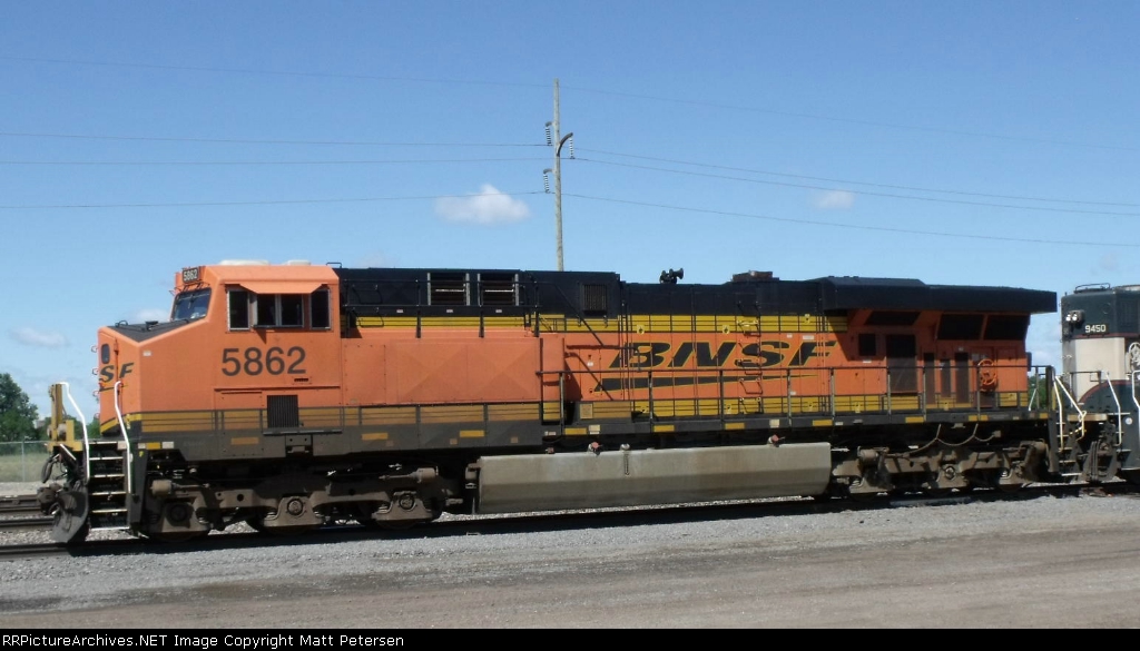 BNSF 5862
